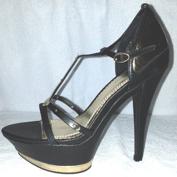 Shi by JOURNEYS | Shoes | Nib Shi By Journeys Black Gold Dion Womens ...